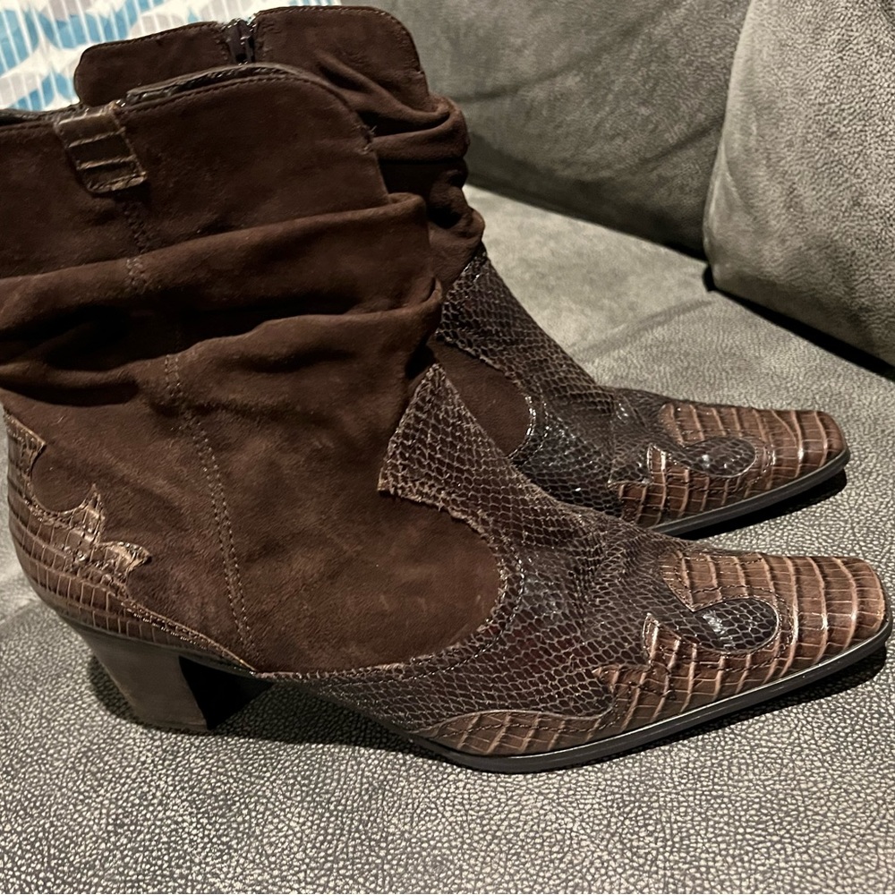 Brown Suede And Snake Skin Cowgirl Boots - Gem